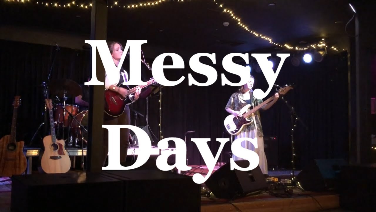 Romy B - Messy Days (live) - YouTube