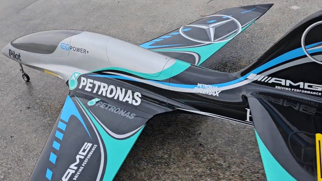 Predator and Freewing 737 taxi tests - YouTube