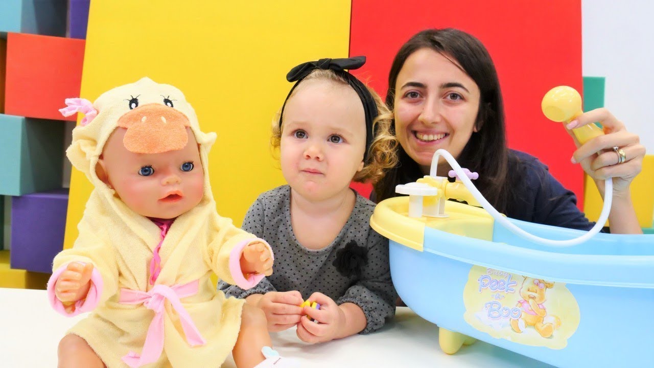 Puppen Mama Video aus Mama Vlog. Wir baden Baby Born Puppe - YouTube