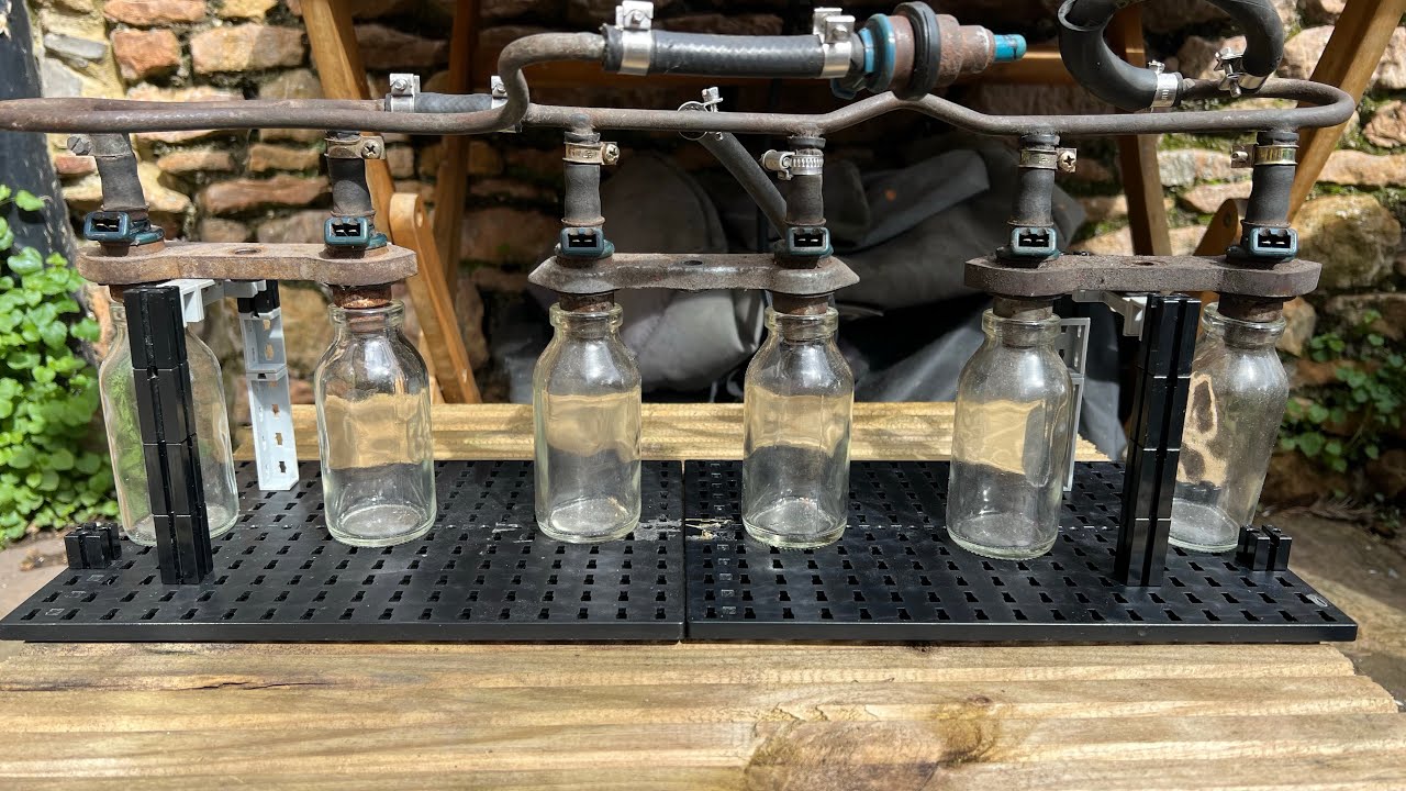 How to remove D Jetronic fuel-injectors and flow test Mercedes M110 ...