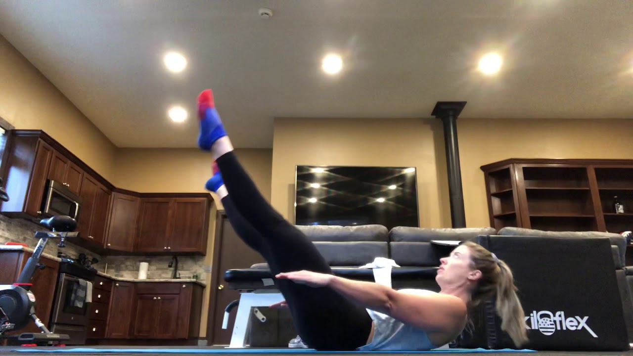 Straddle hollow body rocks - YouTube