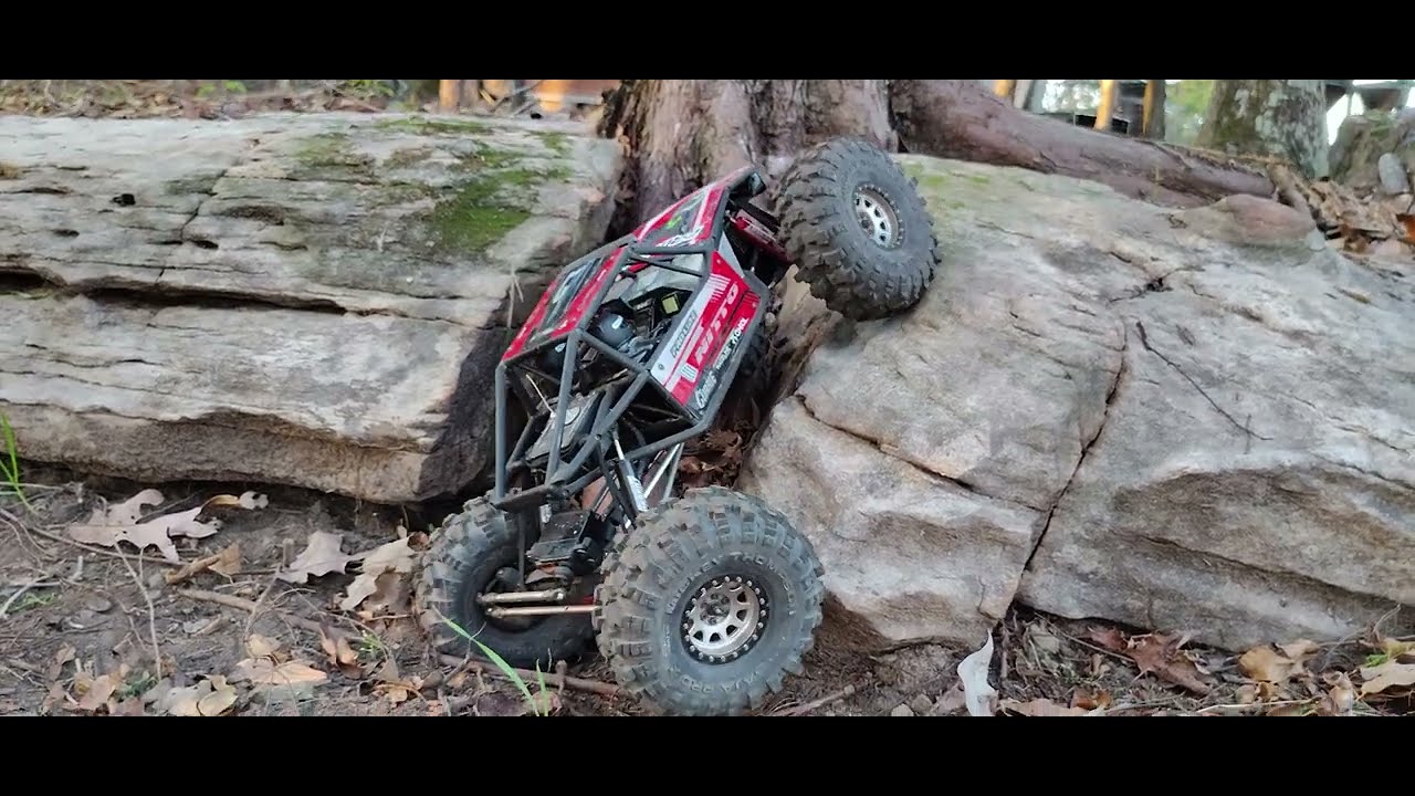 Axial CAPRA 4WS "Rocks Big Gaps" Using Huge 5.88 inch Mickey Thompson Baja Pro X Tires - YouTube
