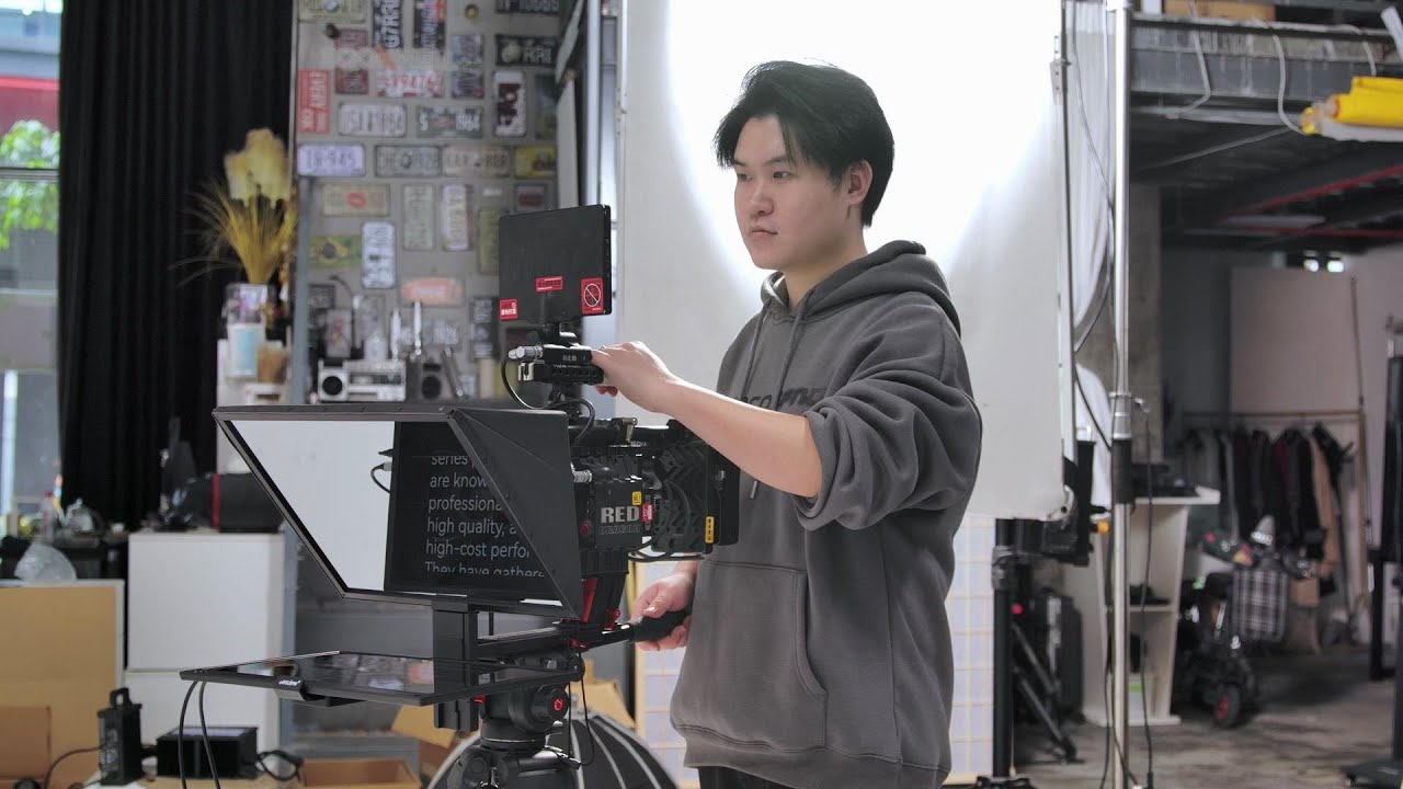 Introducing The Desview TP170 Teleprompter - YouTube