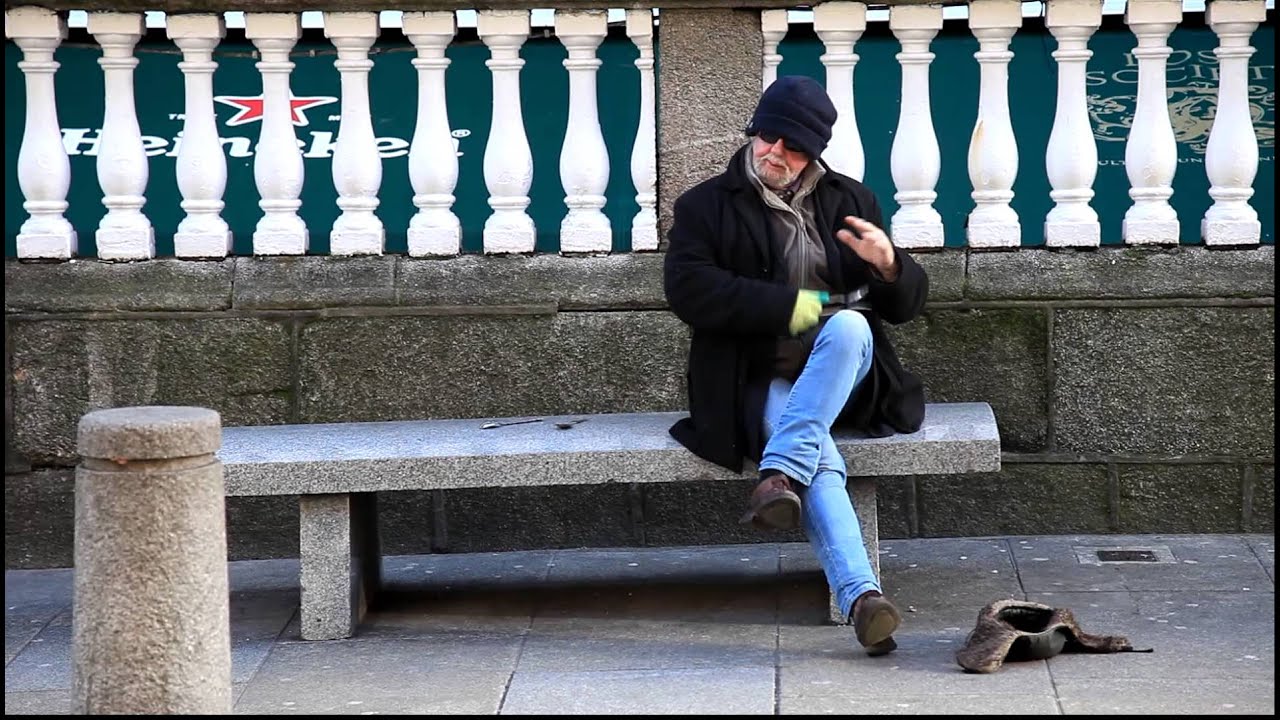 Spoon Clapper in Dublin, Ireland - YouTube