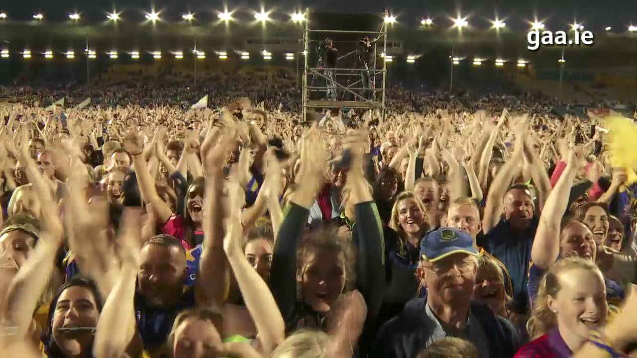 Tipperary Hurlers Perform their own 'Viking Clap' - YouTube