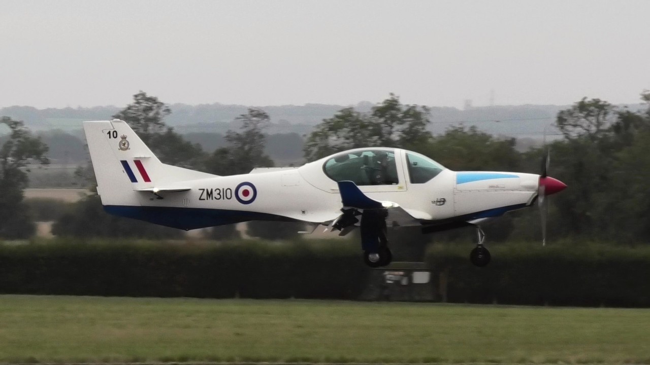 RAF Grob Prefect T1 ZM310 Landing at Cambridge Airport - YouTube