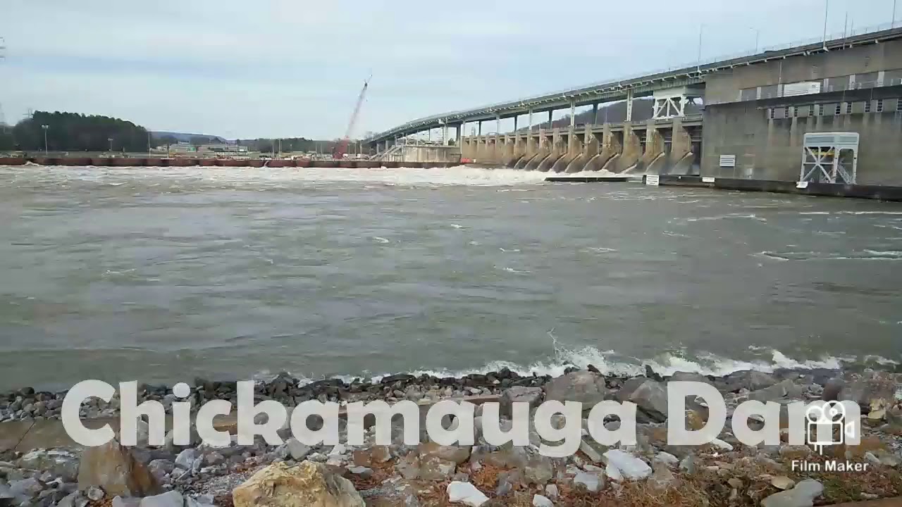 Chickamauga Dam rolling wide open. - YouTube