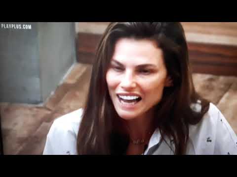 Momento em que a espiã Marina flagra a amigona Dayane falando de Aline -
