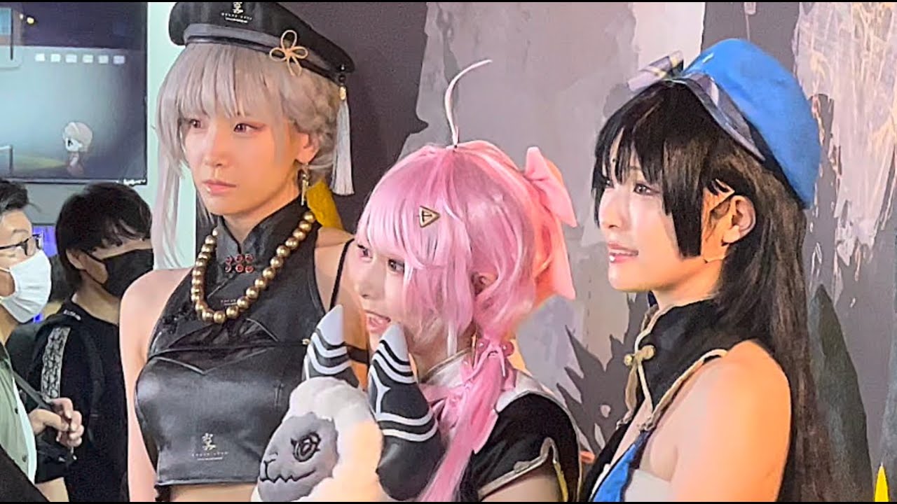 Japanese cosplayers and companionsToo cute!!!! - YouTube