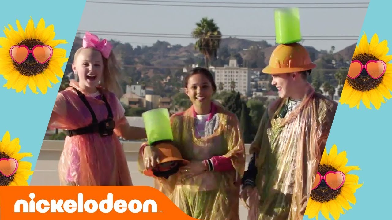 JoJo Siwa, Breanna Yde & More Play ‘The Slime Challenge’ 💚 | Gaming IRL ...