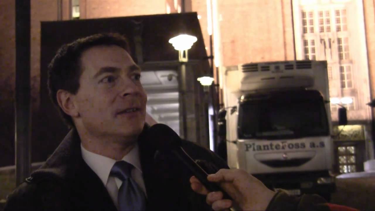 CNNs nyhetsanker Jonathan Mann om fresdsprisen 2010 - YouTube