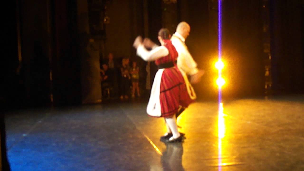 Forgatós. ( Spinning dance ) -Erkel Folk Dance Ensemble Budapest - YouTube