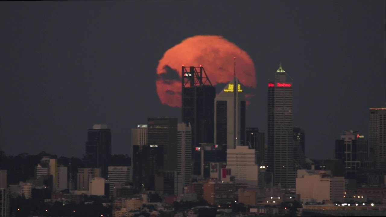 Perth City Moonset (Real Time) - YouTube