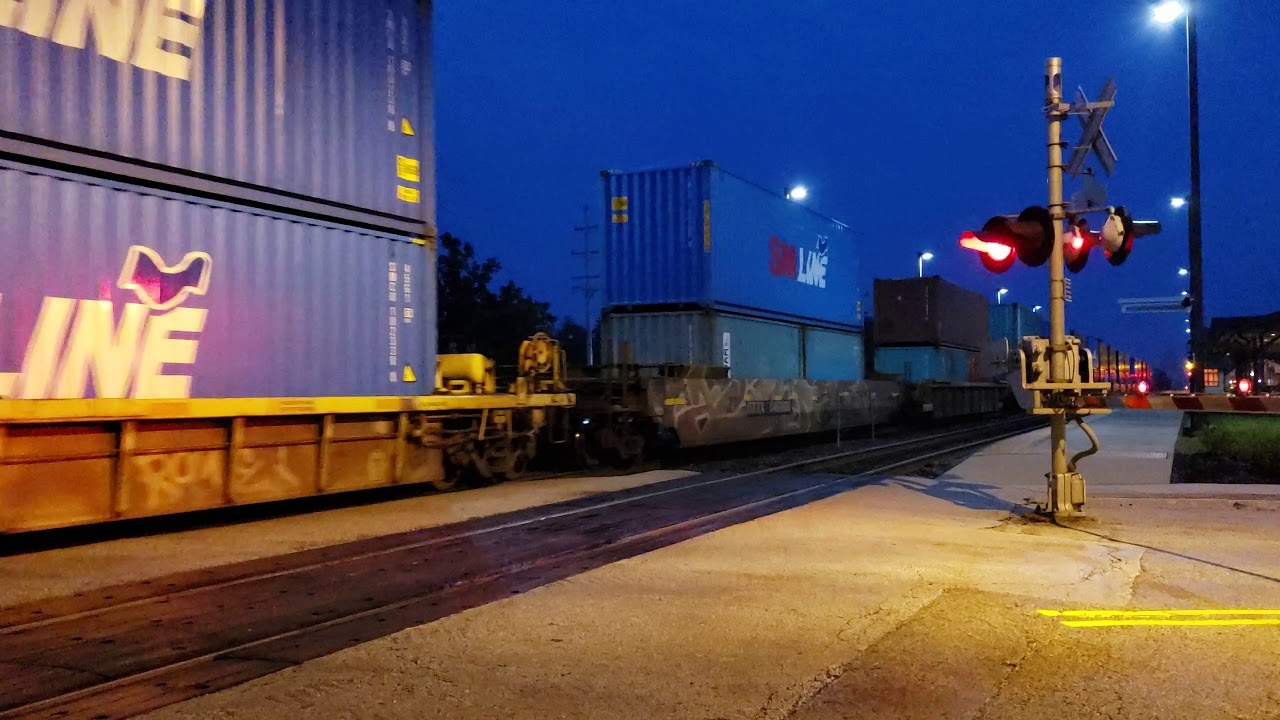 CN 2721 IC 2455 Blue devil Inmortel and auto racks - YouTube