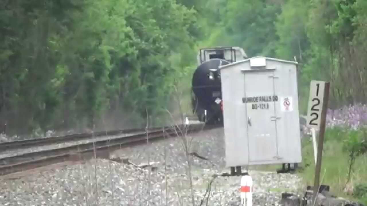 CSX train 6977 is going through Akron Ohio - YouTube