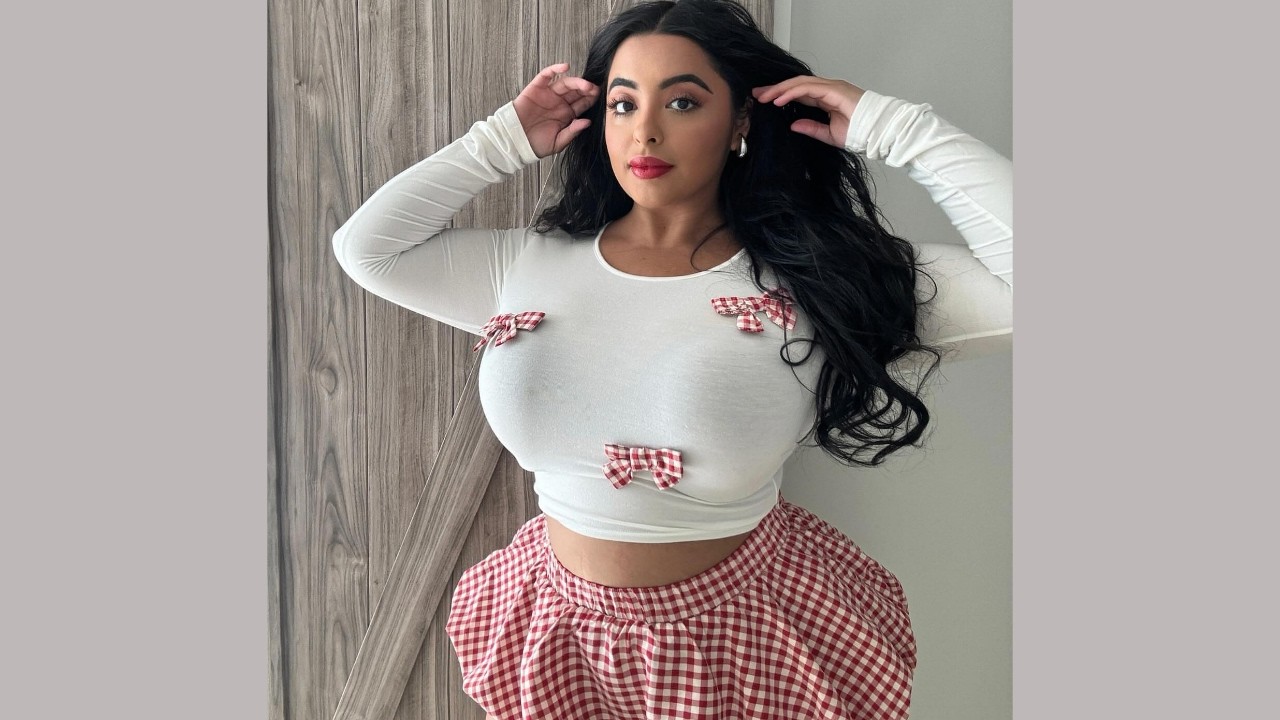 Tania Bombon – One of the Best Curvy Models to Follow Now - YouTube