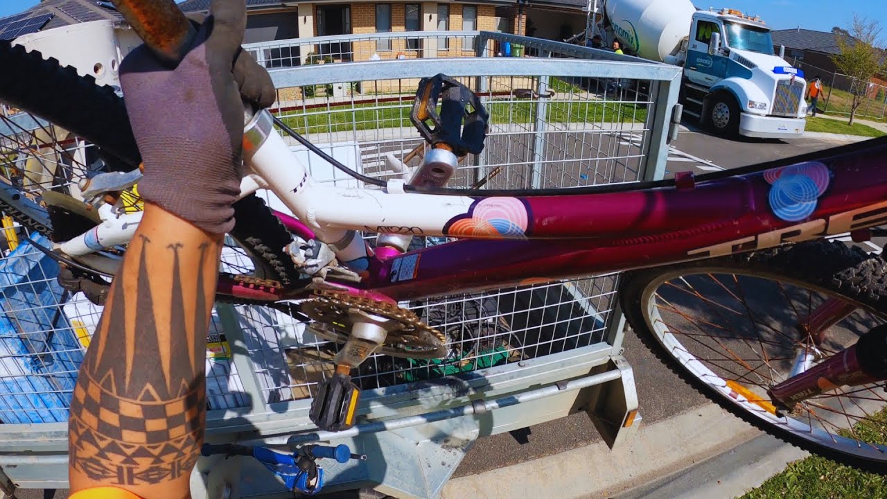 Street scrapping - aluminium bikes go up & over! - YouTube