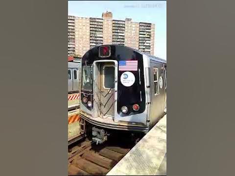 BMT Nassau Street Line Manhattan Queens Bound R32 R42 R143 R160A R179 J M Z trains at Lorimer St ...
