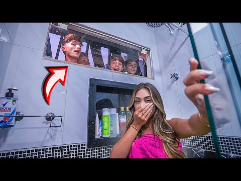 NÃO ACREDITO QUE ELES ESPIONARAM ELA NO BANHO!!🤬