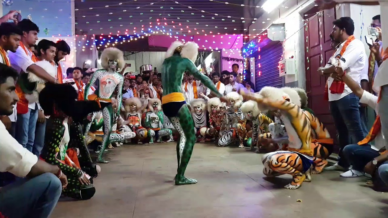 Pili Gobbu (Huli Kunitha)/ Tiger Dance at Ayudhapooja 17,Canara ...