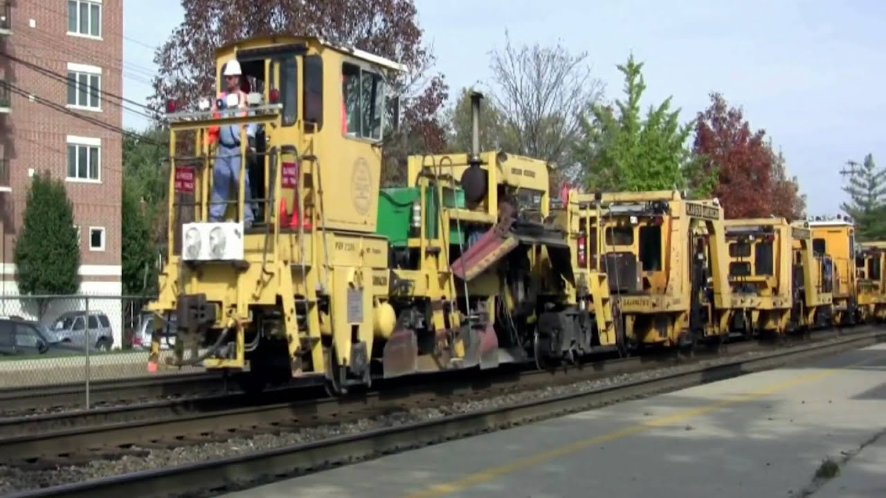 BNSF MOW Equipment Move - Brookfield, IL - YouTube