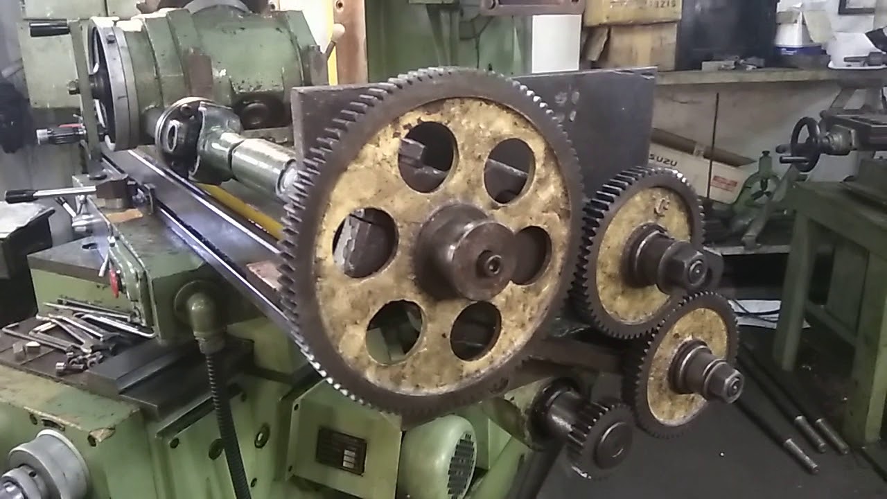 Universal Milling machine..., (Mesin frais) helical gear - YouTube