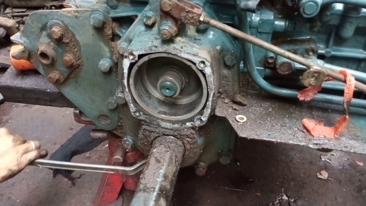 kubota B6001;how to remove rear axle,right side - YouTube