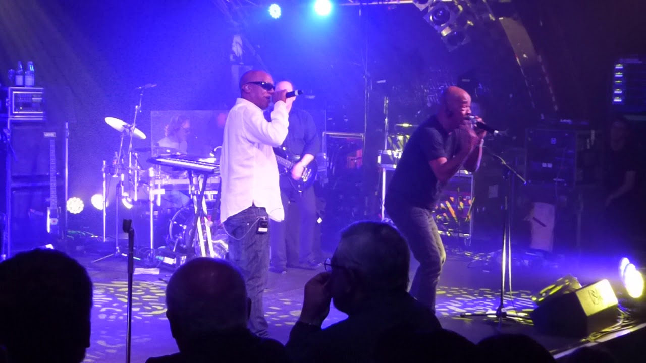 UB40 feat Gilly G.- Bulldozer - Markthalle, Hamburg, 15.10.2019 - YouTube
