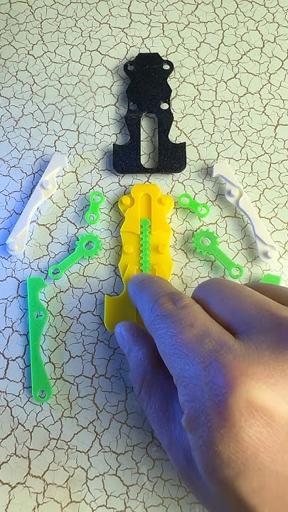 3D Printed robotic claw keychain #3dprinting - YouTube