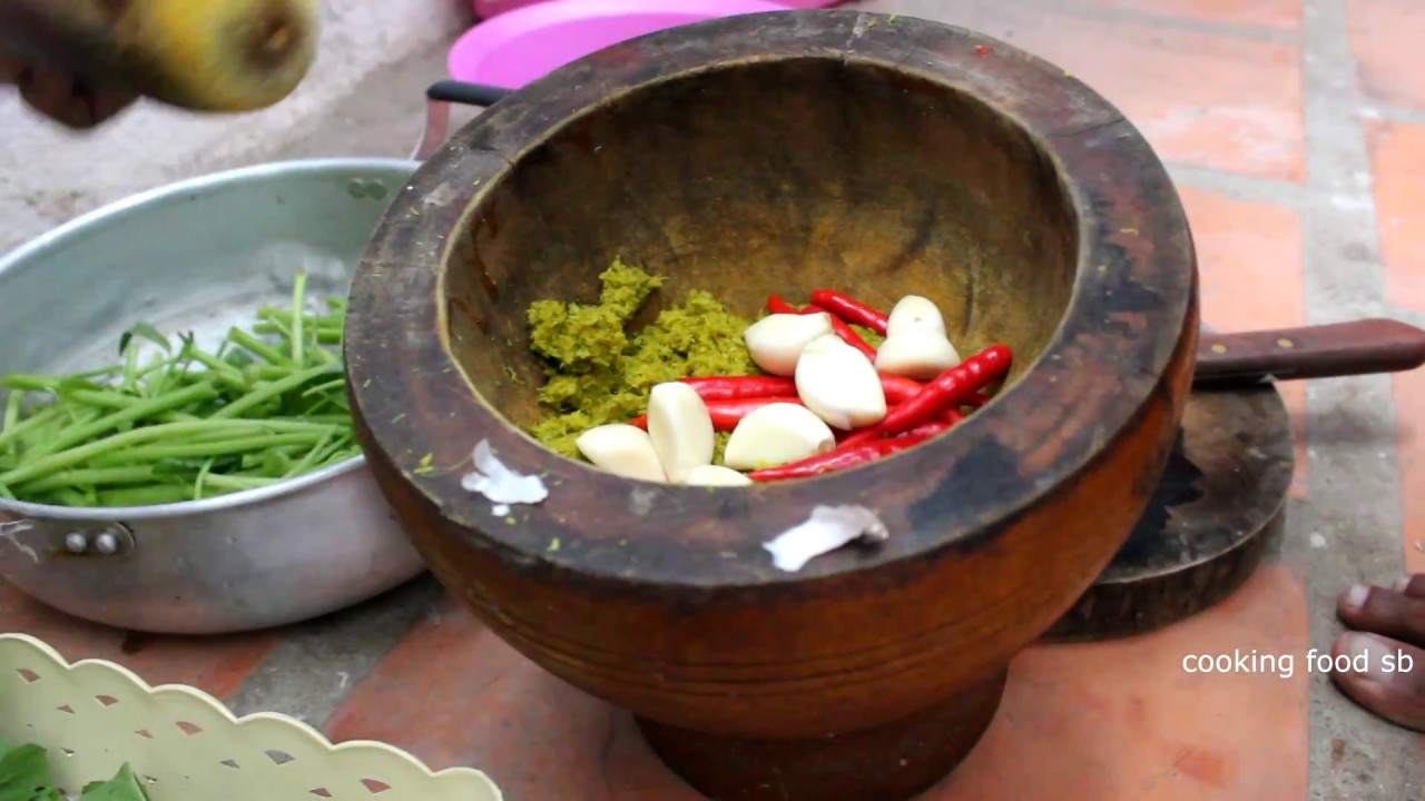 Cooking Food . សម្លម្ជូរគ្រឿងសាច់គោ / Somlor Machu Kreung / Village ...