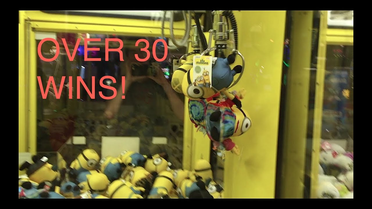 WRECKING! The Mini Minion CLAW MACHINE + A 5 IN A ROW! - YouTube