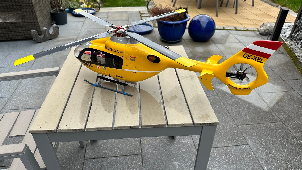 RC-Helicopter EC135 ÖAMTC in 1:14 - YouTube