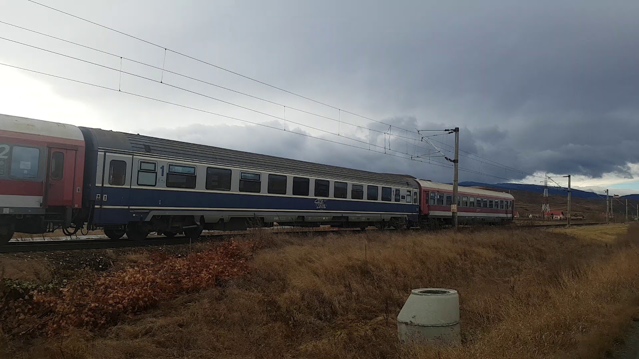 InterRegio train 1646 passes near Siculeni, Romania [24.10.2018] - YouTube