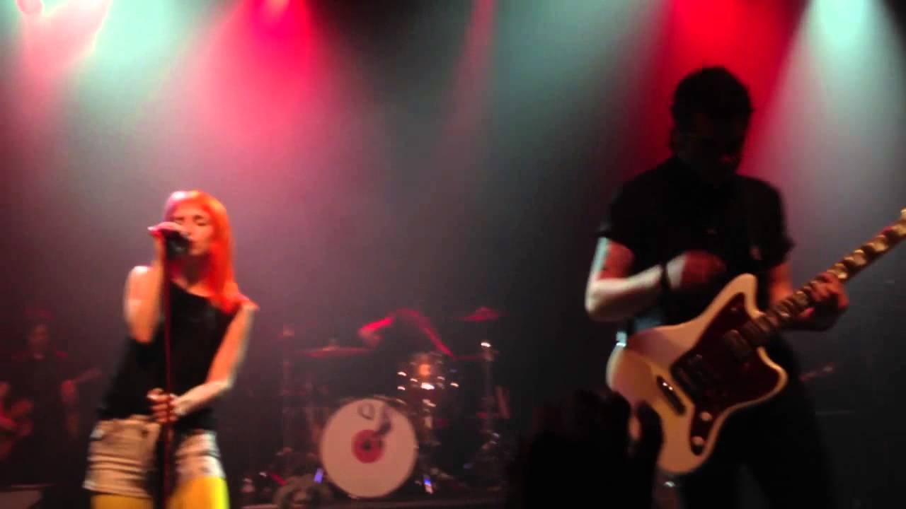 Paramore - Fences (Paris, 01.04.13) - YouTube