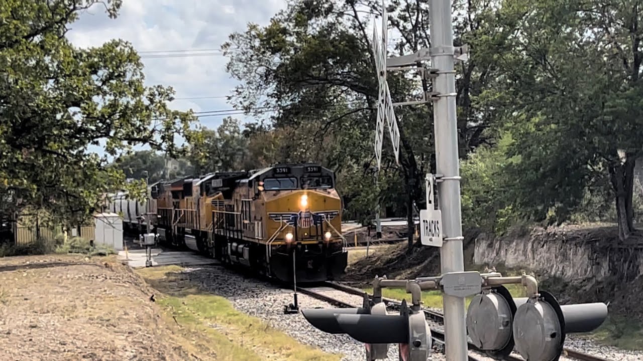 UP Sand train hittin’ the diamond in New Braunfels TX - YouTube