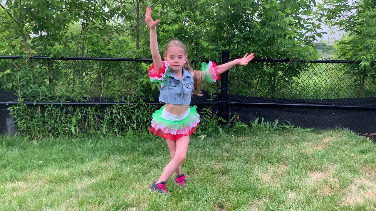 Everybody Dance Now-Feel the Beat-Carina Battrick - YouTube