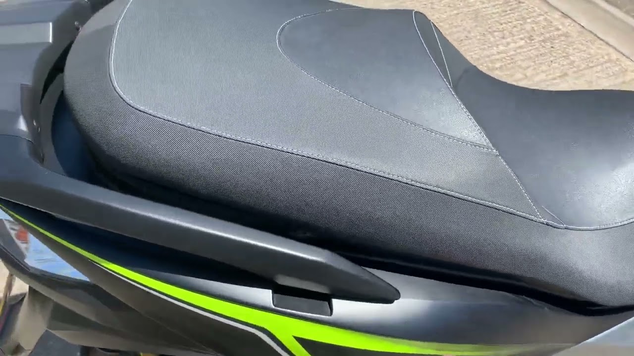 Kawasaki J125 - YouTube