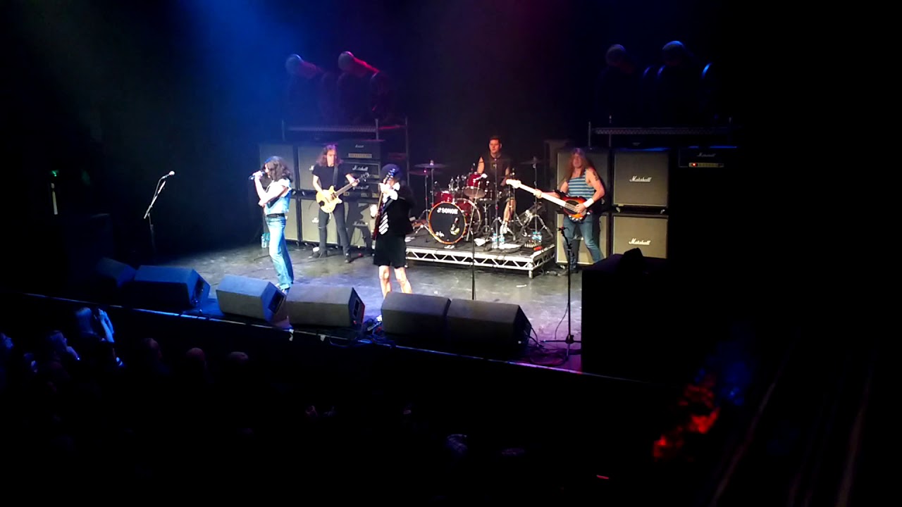 Live Wire AC/DC Tribute opening at Warrington 2017 - YouTube