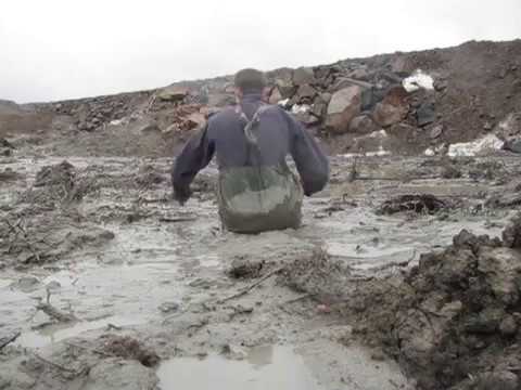 A perfect spot of waist-deep mud - YouTube