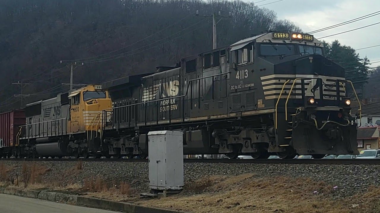 NS 4113 Leads 6K4 w/ NS 1800 Trailing Through Creighton, PA | 12-22-23 - YouTube