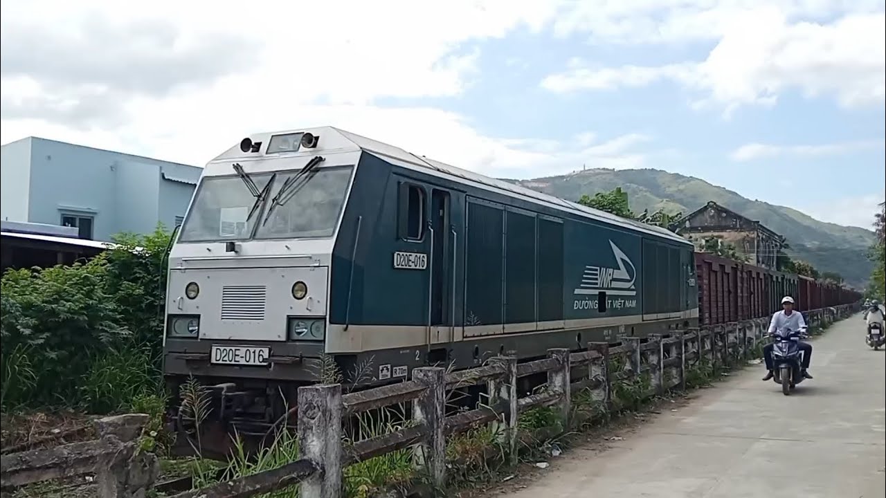D20E-016 kéo tàu #HH8 | 10:22 - 30/12/2025 - YouTube