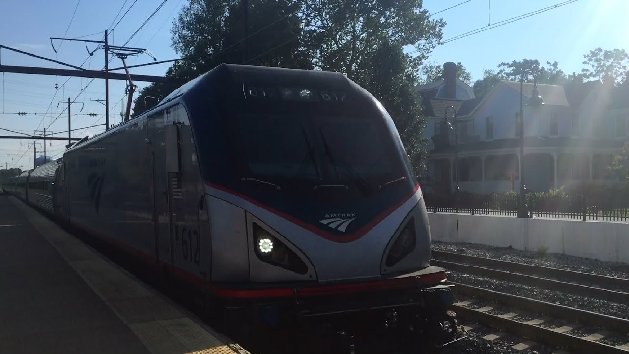 Amtrak NER 136 Gives Two Quick Horn Salutes - YouTube