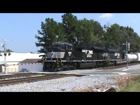NS 4006 leads NS Train A43 in Bremen, GA - YouTube