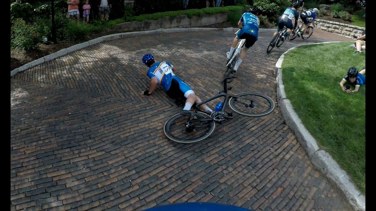 Snake Alley Criterium 2022 Men P1/2 - YouTube