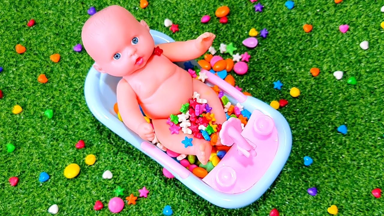 Satisfying Video l Mixing Candy in the Magic Bath tub full of m&ms ...