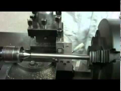 William Perez Alarcon ( maquinado de rosca en acero) - YouTube