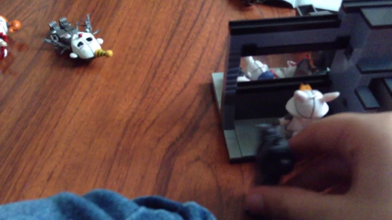 Sly pie scoops the animatronics - YouTube