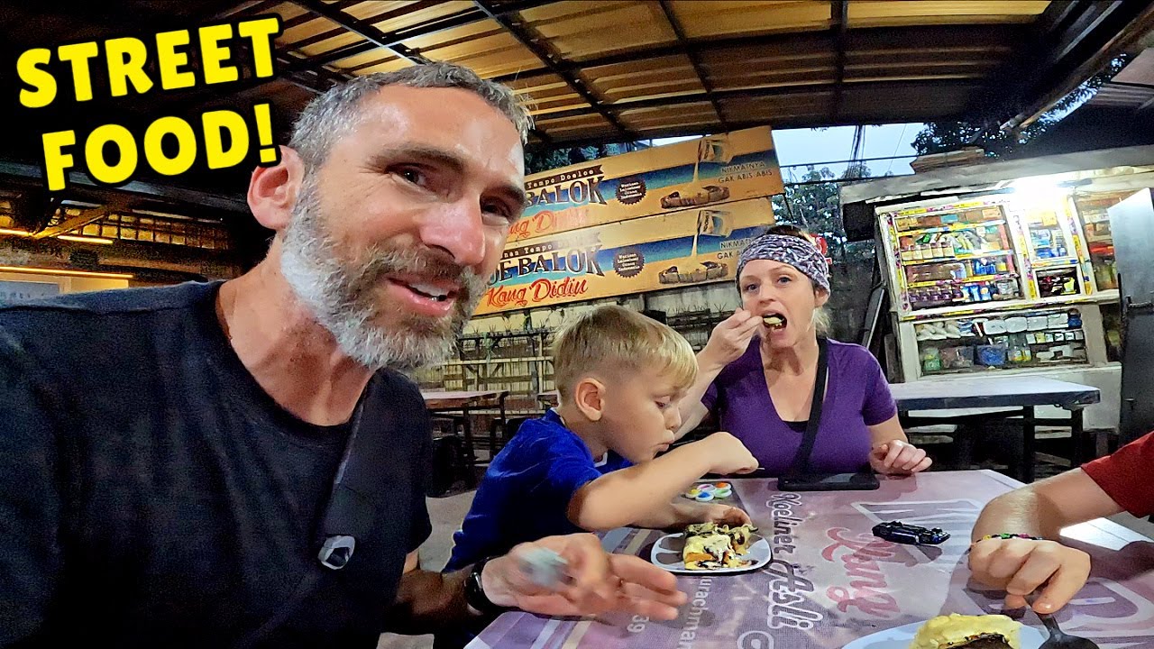 FOREIGNERS Try INDONESIAN STREET FOOD DESSERTS in Bandung, Indonesia 🇮🇩 ...