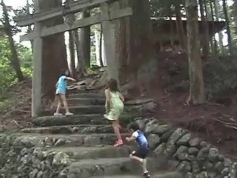 🚶‍♂️ Children Playing at a Japan Shinto Shrine - Walking in Japan - YouTube