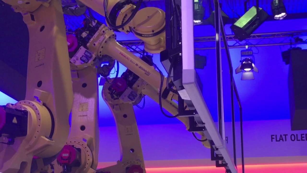 Large 4K Displays on Robotic Arms At IFA 2016 Vestel Booth - YouTube